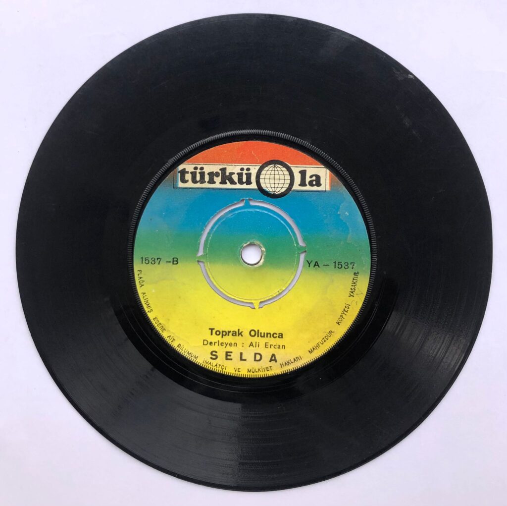 Selda Bağcan - Çemberimde Gül Oya / Toprak Olunca Plak